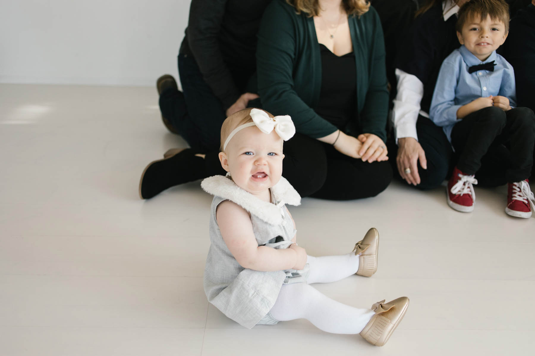 How to pose large families in small spaces | Frankfort IL family photo